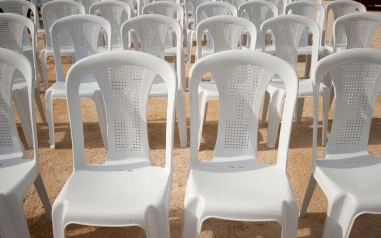 Plastic Chairs : Choosing the Right Plastic Chairs for Your Home ...